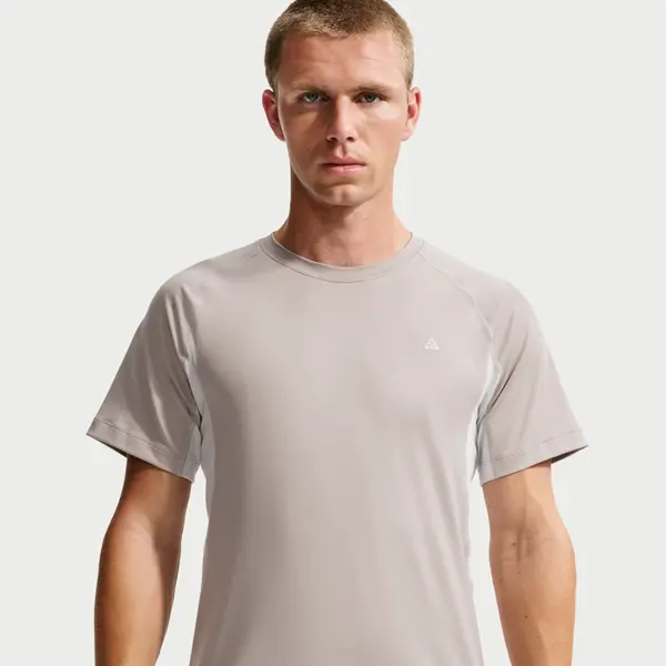 Nike Wildsee" Dri-fit Short-sleeve Base Layer Top - Grey