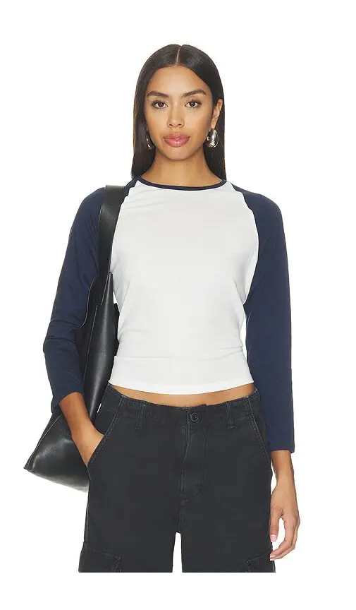 Good American Long Sleeve Raglan Tee In White