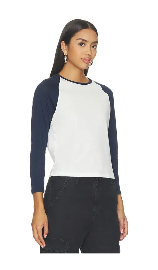 Good American Long Sleeve Raglan Tee In White