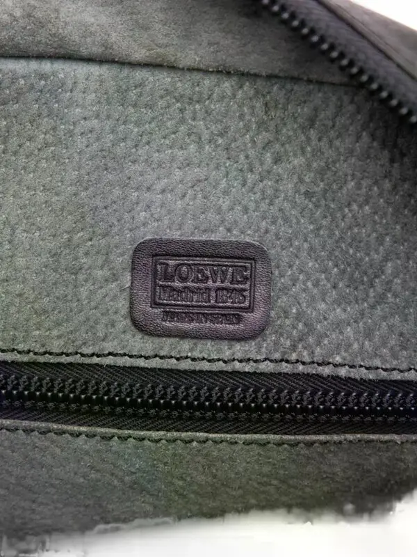 Loewe 2000-2026 Leather Amazona 32 Handbag