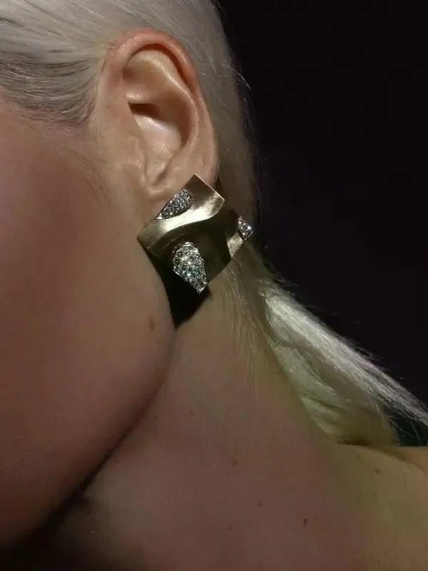 ARUNASHI 18k Yellow Diamond Earrings