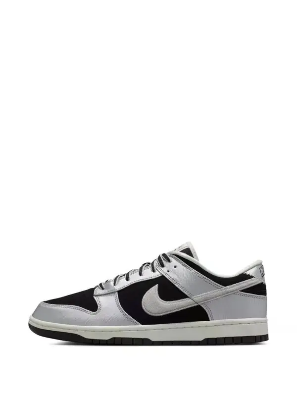 Nike Dunk Low Retro Sneakers