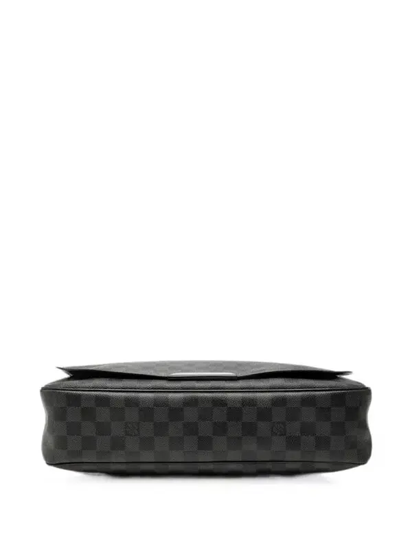 LOUIS VUITTON 2009 Damier Graphite Daniel Mm Crossbody Bag