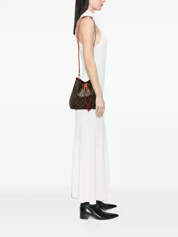 LOUIS VUITTON 2018 Monogram Neonoe Mm Bucket Bag
