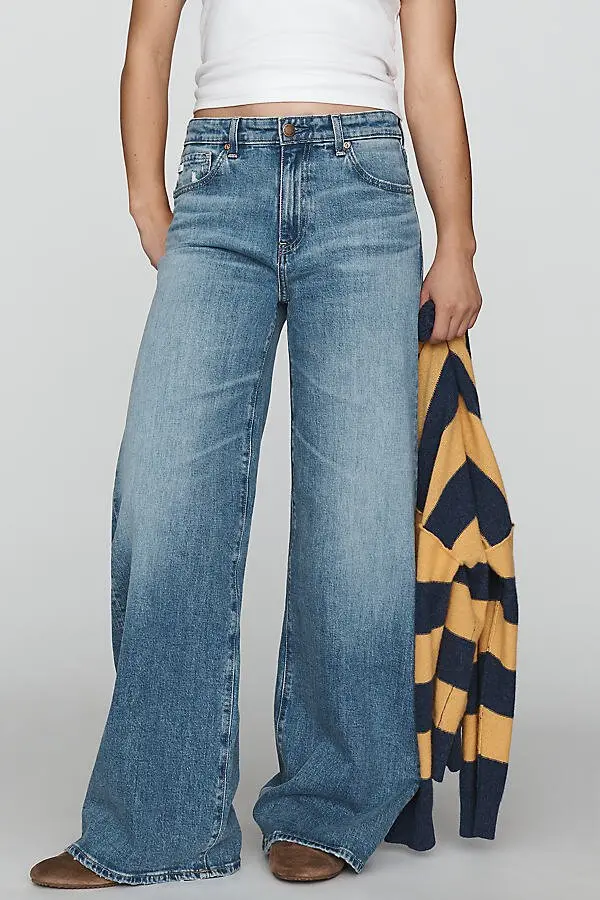 Ag Saige Mid-rise Wide-leg Jeans In Medium Wash