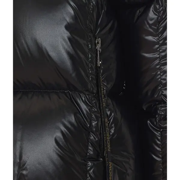 Moncler Parana Quilted Down Jacket With Hood - Black