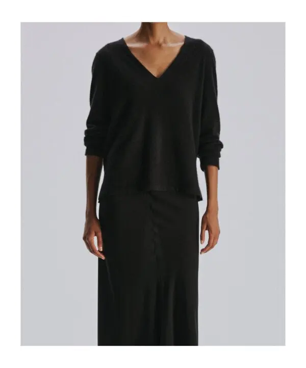 THE ROW Poesis Lightweight Cashmere V-neck Sweater - Black