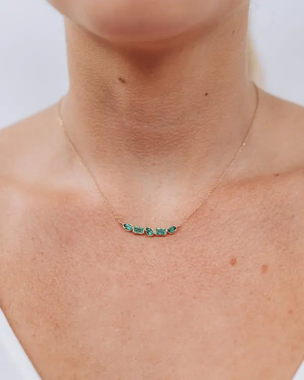Anzie Emerald Mélia Linea Bar Necklace