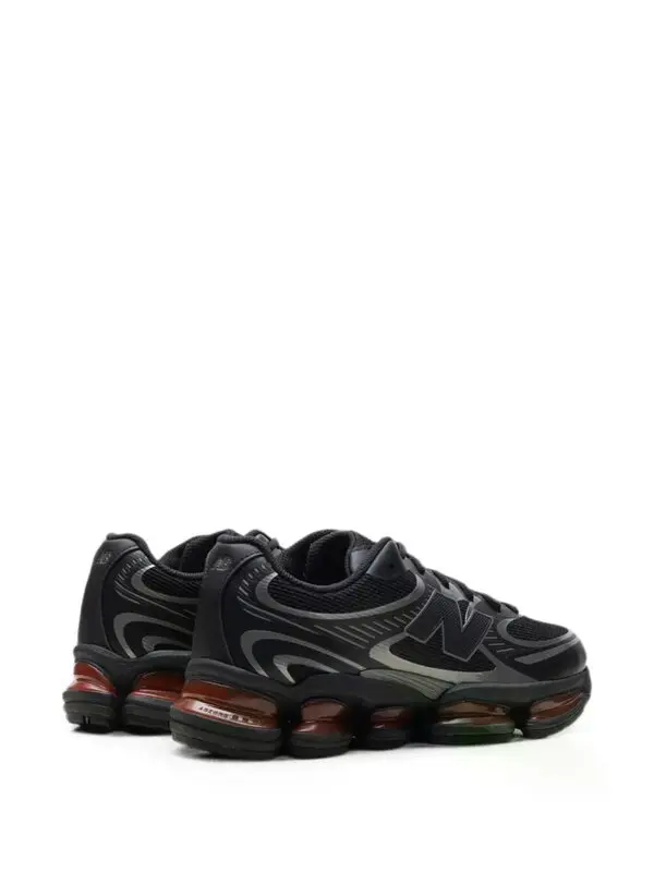 NEW BALANCE 2000 Chunky Rubber Sole Sneakers - Black