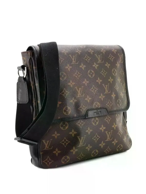 LOUIS VUITTON Monogram Canvas Mm Messenger Bag