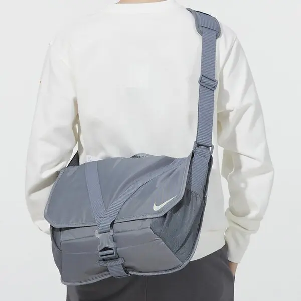 Nike Essentials Shoulder Bag