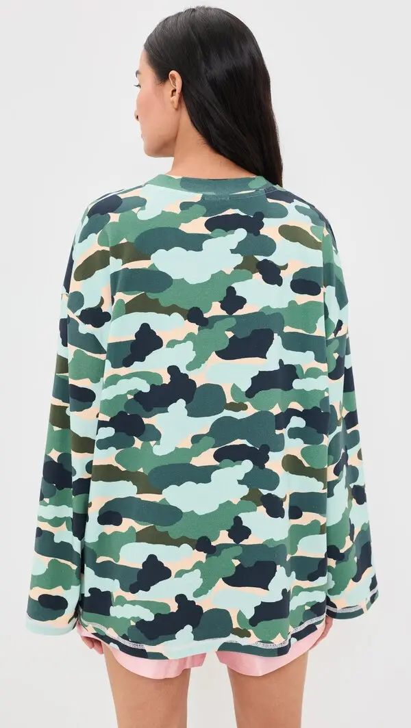CIAO CIAO VACATION Camo Hibiscus Speedway Long Sleeve Tee