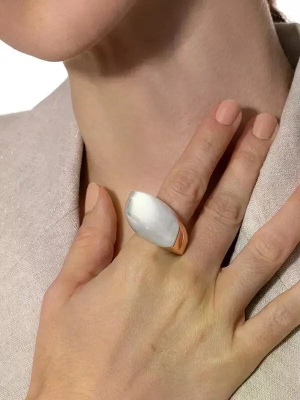 Vhernier Aladino Ring With Rock Crystal And Mother Of Pearl
