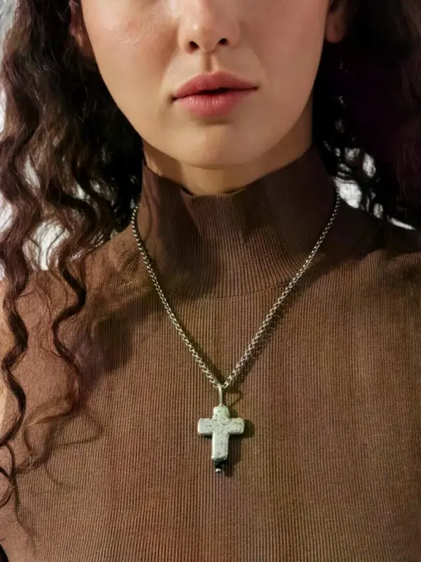 POISONED HEARTS Cross-pendant Rolo-chain Necklace - Silver