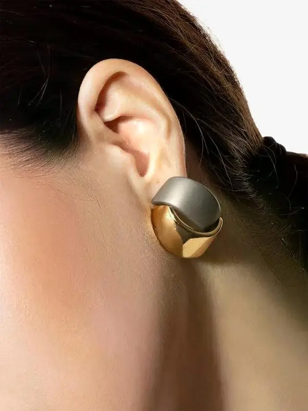 Vhernier Curved Design Earrings
