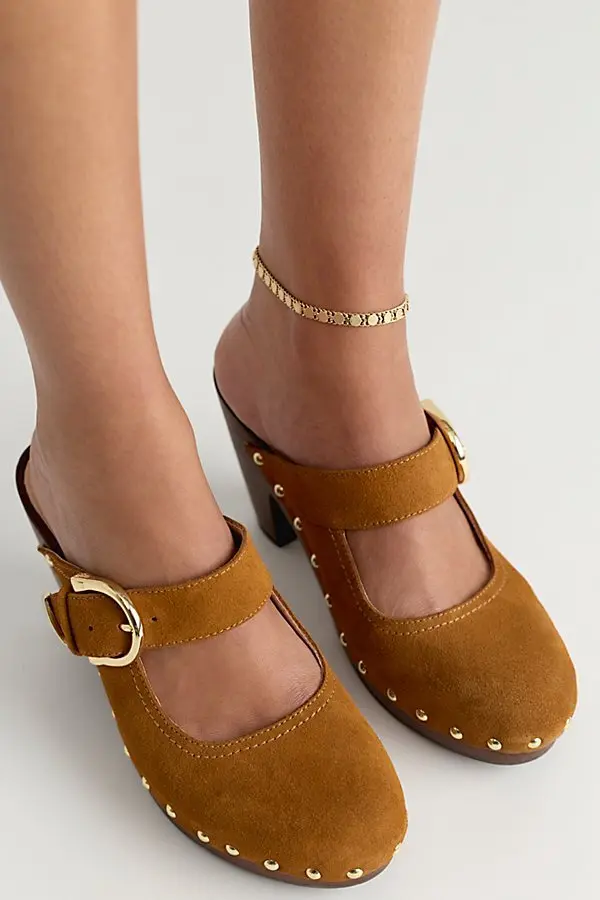 THE FRYE COMPANY Cindy Buckle Clogs - Caramel