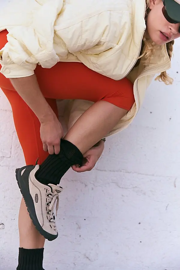Free People Short Leg Warmers - Chocolate