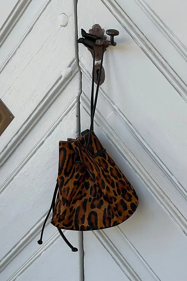 BTB LOS ANGELES Harlow Bucket Bag - Leopard