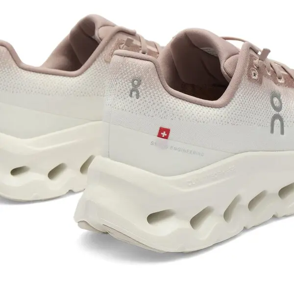 On Cloudtilt Sneaker - Biscuit/ivory