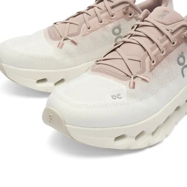 On Cloudtilt Sneaker - Biscuit/ivory