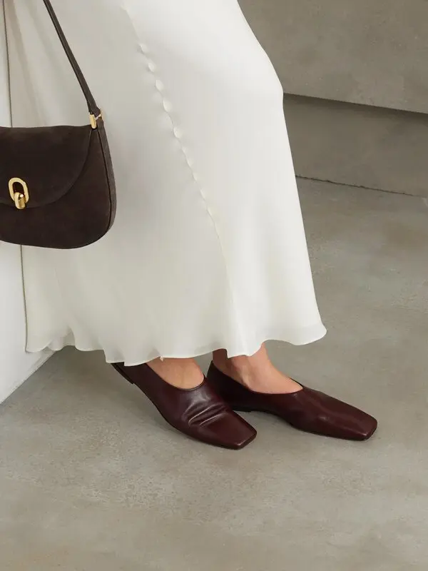 NEOUS Square-toe Ballet Flats