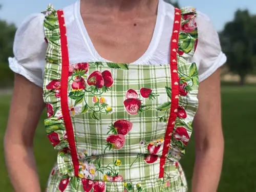 MODERN PRAIRIE Strawberry Gingham Ruffle Apron