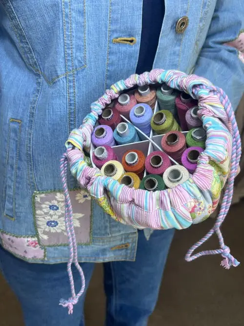 MODERN PRAIRIE Garden Collage Patchwork Drawstring Sewing Bag + 20 Spools Of Thread