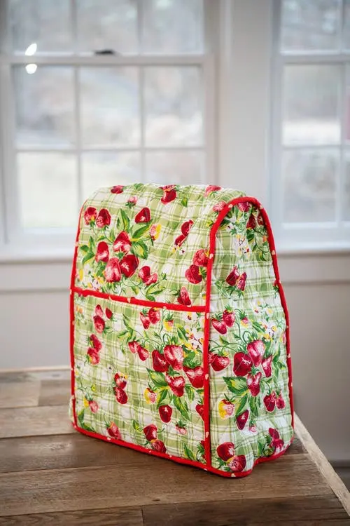 MODERN PRAIRIE Strawberry Gingham Stand Mixer Cozy
