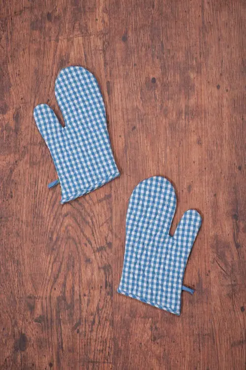MODERN PRAIRIE Strawberry Magic Oven Mitt