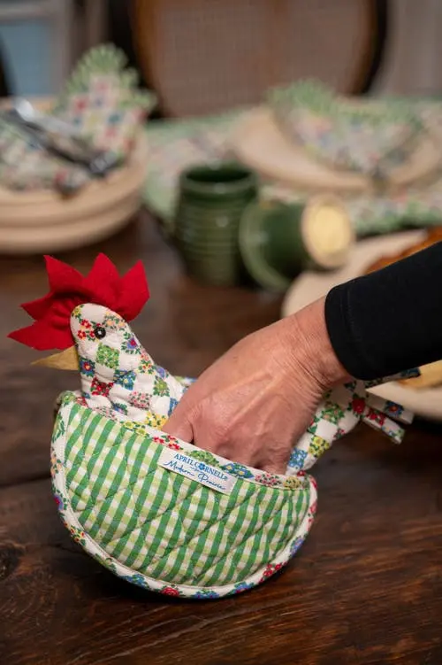 MODERN PRAIRIE Rebecca Happy Hen Mini Mitt