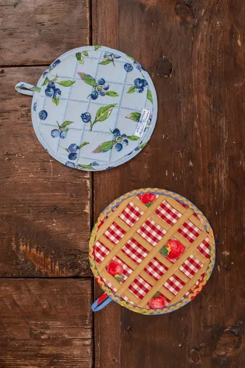 MODERN PRAIRIE Berry Fine Pie Time Potholder & Trivet