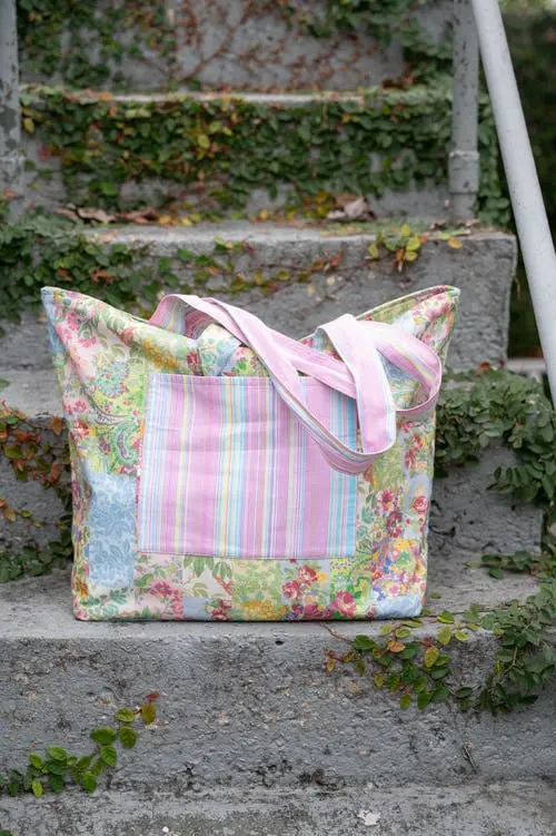 MODERN PRAIRIE Garden Collage Patchwork Market Tote Bag