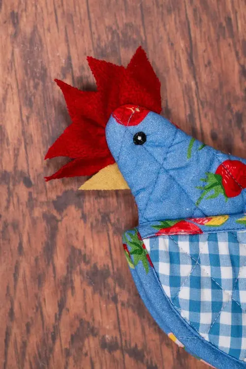 MODERN PRAIRIE Strawberry Magic Happy Hen Mini Mitt