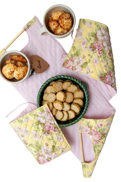 MODERN PRAIRIE Apple Blossom Casserole Carrier - Yellow
