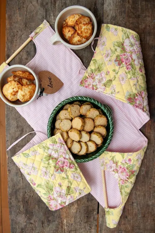 MODERN PRAIRIE Apple Blossom Casserole Carrier