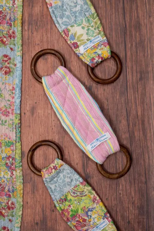 MODERN PRAIRIE Garden Collage Patchwork Tea Towel + Set Of 3 Wooden Loop Hangers