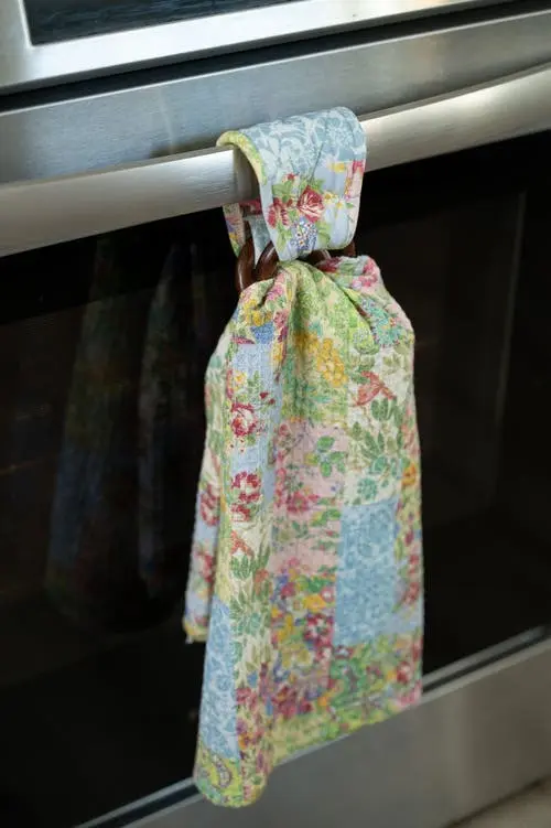 MODERN PRAIRIE Garden Collage Patchwork Tea Towel + Set Of 3 Wooden Loop Hangers