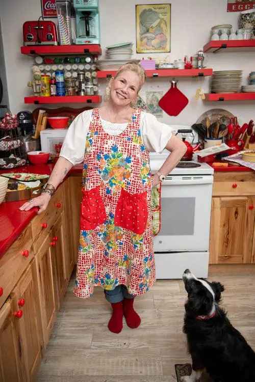 MODERN PRAIRIE Lisbon Rose Farmhouse Apron