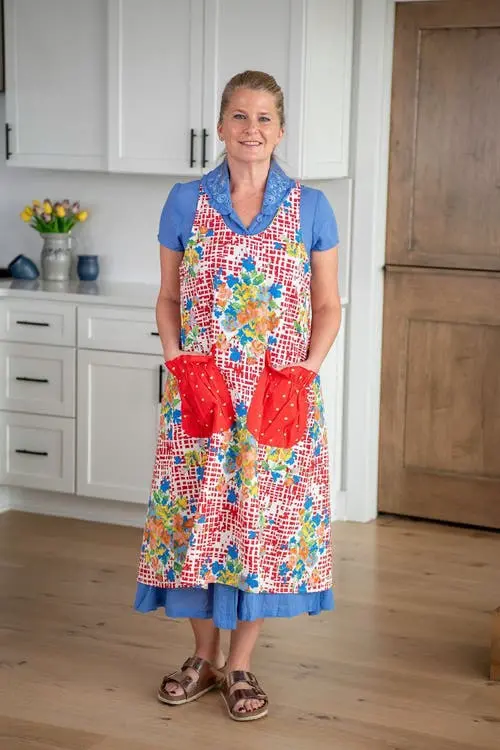 MODERN PRAIRIE Lisbon Rose Farmhouse Apron