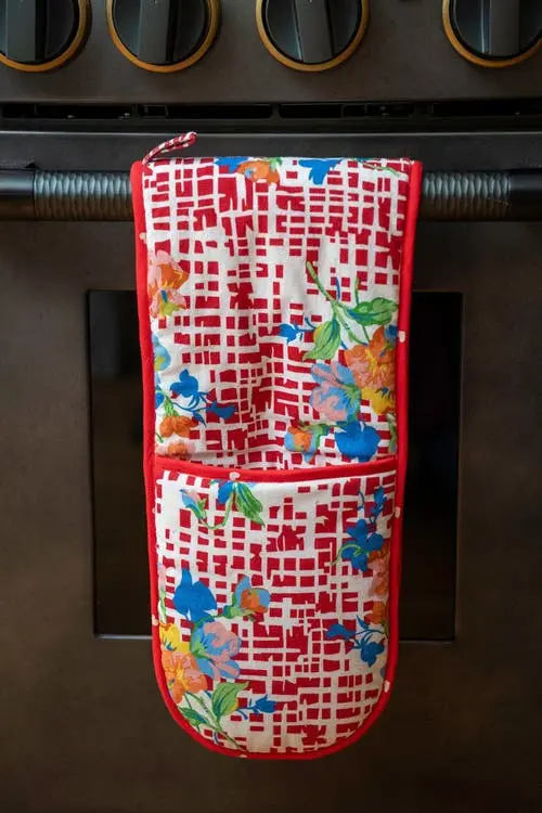 MODERN PRAIRIE Lisbon Rose Double Oven Pot Mitt