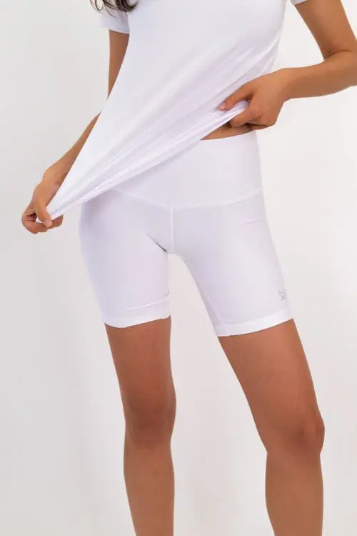 ON/OFF ESSENTIALS The Core Shorts Five - White
