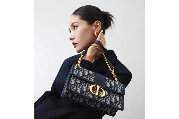 Dior 30 Montaigne East-west Bag With Chain