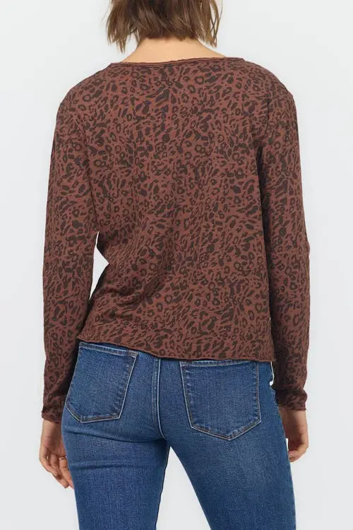 DEAR JOHN Vanya Long Sleeve V-neck Slub Knit T-shirt - Brown Leopard