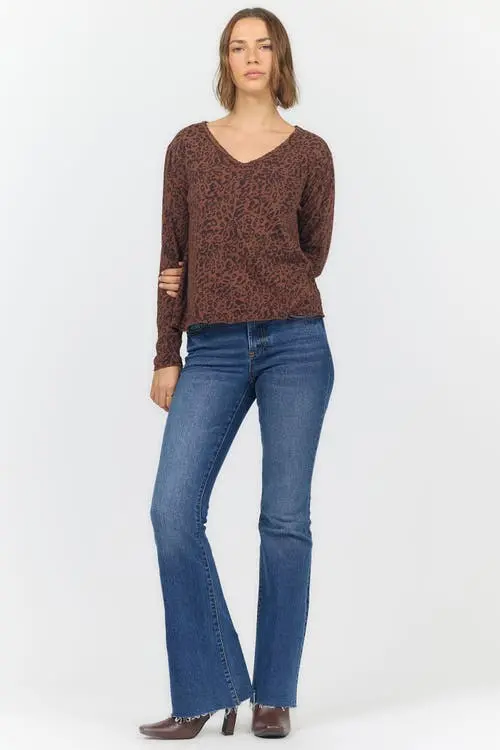 DEAR JOHN Vanya Long Sleeve V-neck Slub Knit T-shirt - Brown Leopard