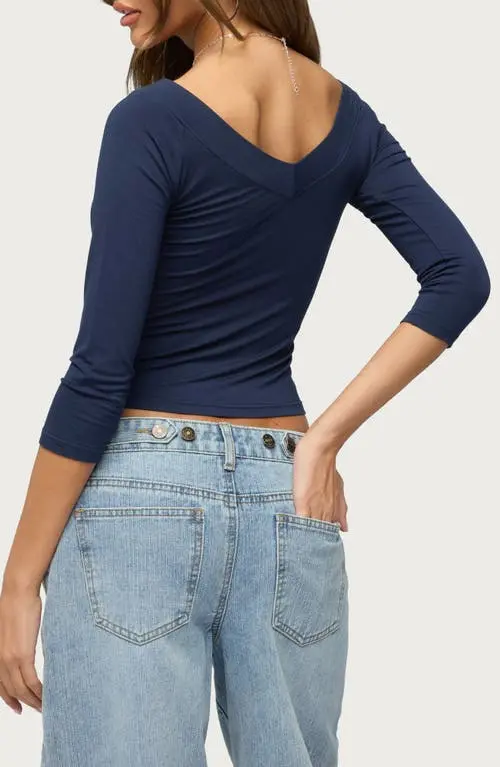 EDIKTED Cecilie V Neck Quarter Sleeve Crop T-shirt