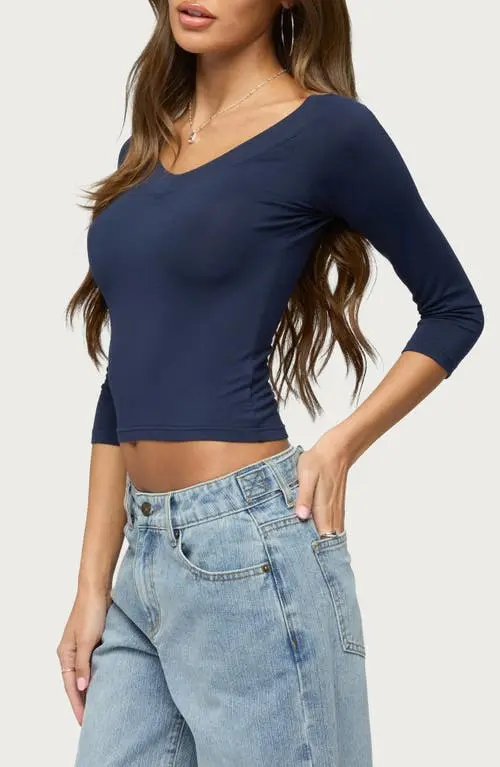 EDIKTED Cecilie V Neck Quarter Sleeve Crop T-shirt