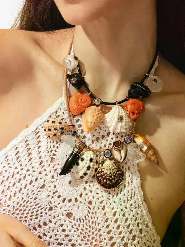 DEZSO Sapphire Scallop Pendant Necklace