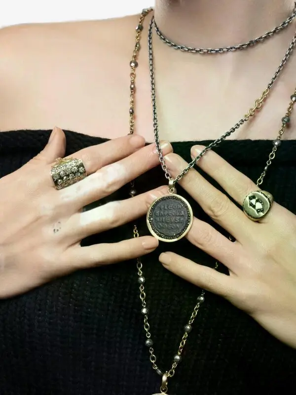 SYLVA & CIE Leo Vi Coin Black Diamond Pendant