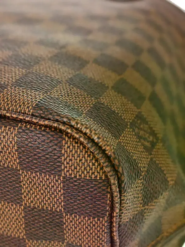LOUIS VUITTON 2010 Mm Neverfull Tote Bag