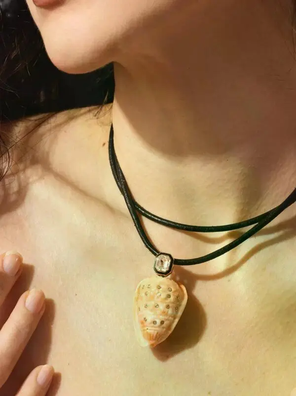DEZSO Diamond Helmet Shell Pendant